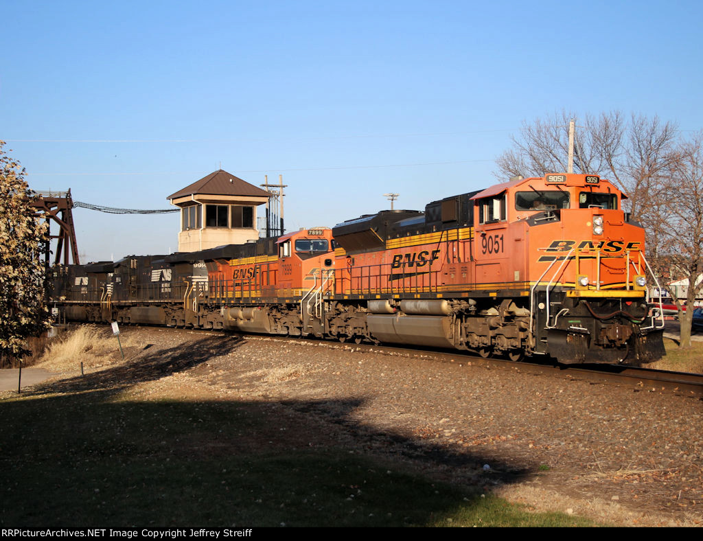 BNSF 9051